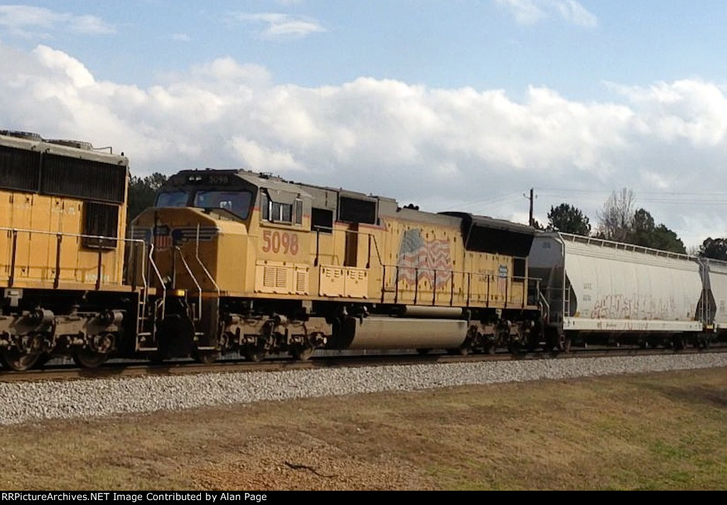 UP SD70M 5098 runs third